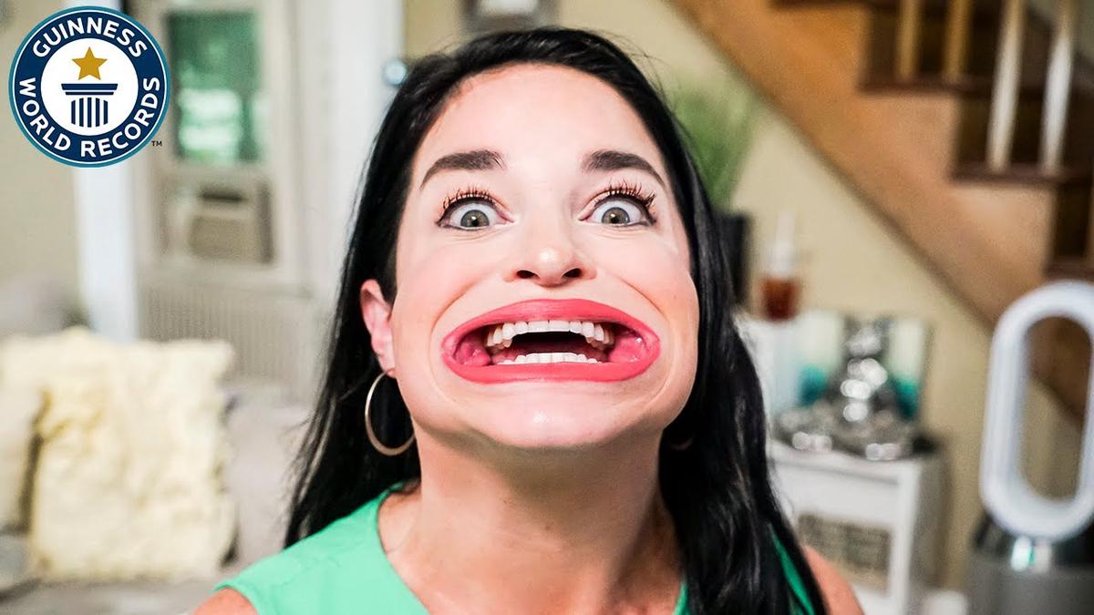 Woman With Worlds Widest Mouth Tests It Out On Fast Food Tour
