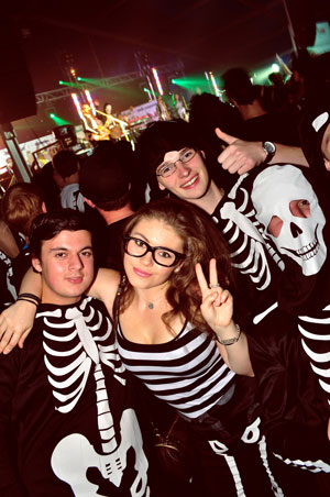 Video: Jokers Masquerade smash skeleton world record at Swansea ...