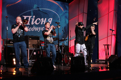 Longest singing marathon record attempt hits the right note in Kiev ...