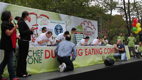 New dumpling eating record set at New York festival | Guinness World ...