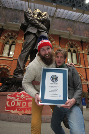 New marathon hugging world record set in London | Guinness World Records