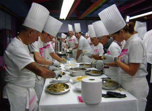 Chef Joël Robuchon helps cook up largest serving of mashed potatoes in ...