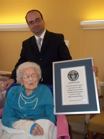 Besse Cooper 1896-2012: World's oldest woman passes away | Guinness ...