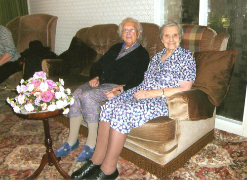 Oldest living twins: Scottish sisters confirmed as new world record ...
