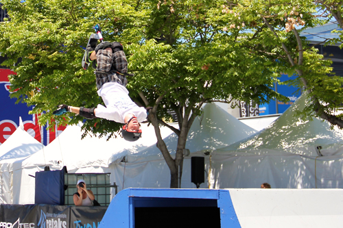 Images of the week: From the most people crammed in a photo booth to ...