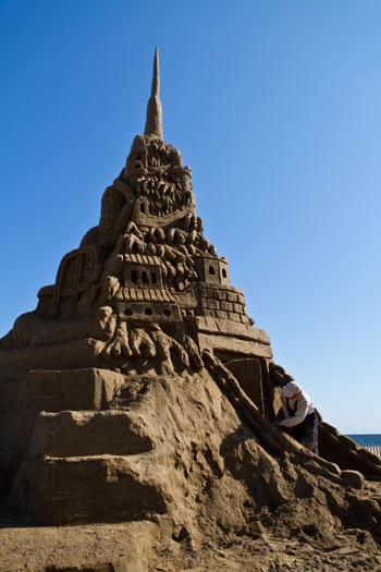 (VIDEO) Watch time-lapse of the tallest sandcastle being built ...