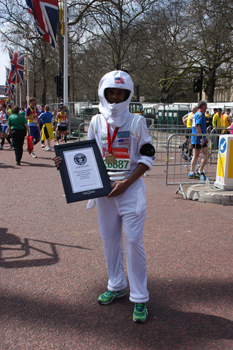 Federer Falls, Penelope Cruz as new Bond girl, and the Queen celebrates ...