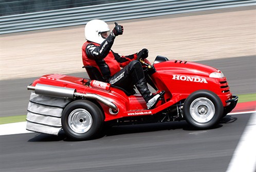 Video: Honda breaks fastest lawnmower world record with 116mph ‘Mean ...