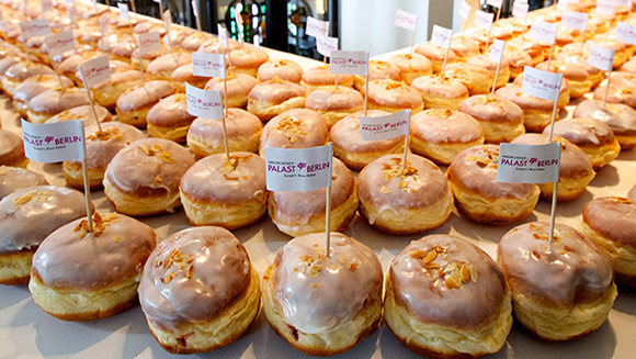 Video: Watch timelapse as Friedrichstadt-Palast theatre sets longest ...