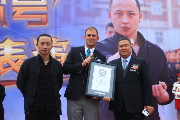 Video: Thousands of martial arts fans perform record-breaking Wing Chun ...