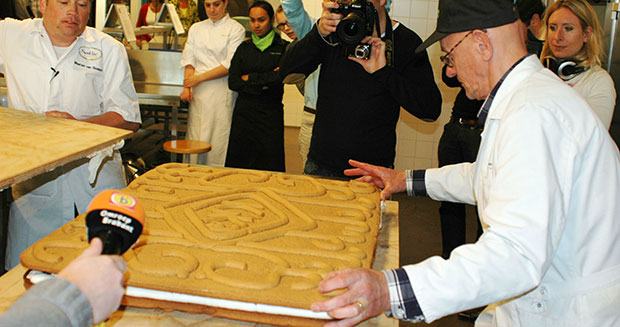 Classics: Most biscuits broken with the shoulder blades in one minute ...