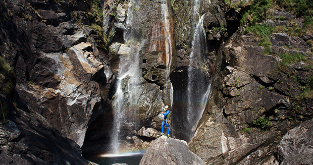 In Pictures: Laso Schaller completes the highest cliff jump ever ...