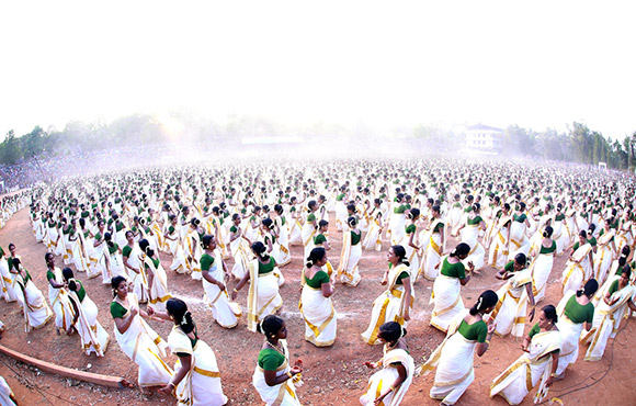 Video: Watch mesmerising largest Kaikottikali dance record attempt in ...