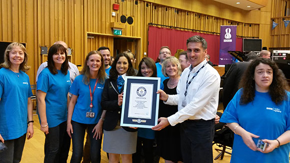 Video: Watch record-breaking long distance duet between singers in ...