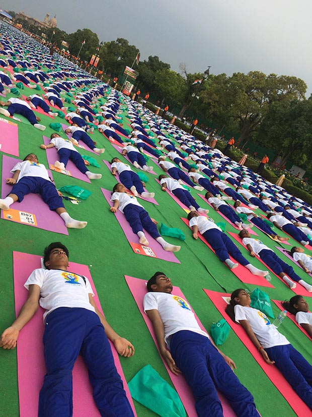 Prime Minister Modi helps India stretch its way to world records during ...