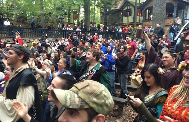 Spotlight: Most mouse traps released on the tongue | Guinness World Records