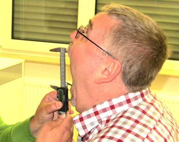 Video: Open wide! Largest mouth gape record claimed by Germany's Bernd ...