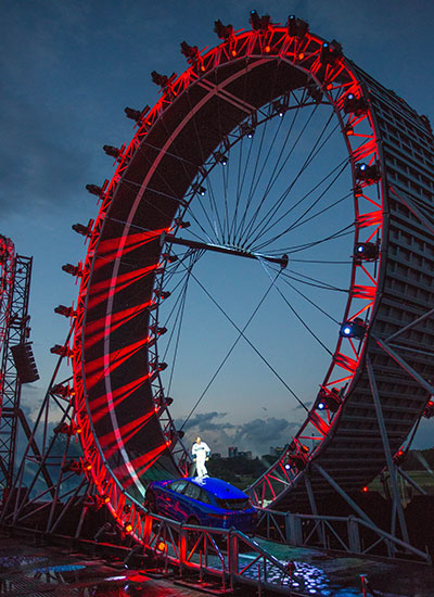 New Jaguar car and stunt pro Terry Grant defy gravity with largest loop ...