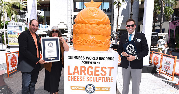 US restaurant proves it is the big cheese with enormous cheddar ...