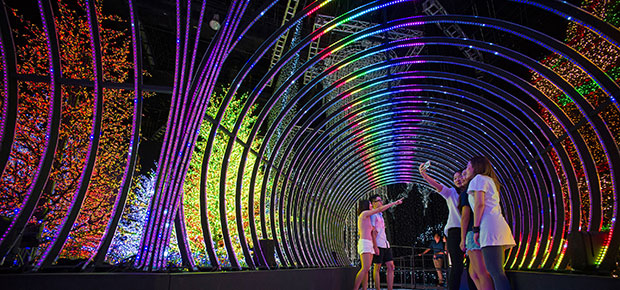 Universal Studios Singapore unveils world’s largest indoor light ...