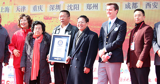 Video: 50,085 line dancers break record performing breath-taking ...