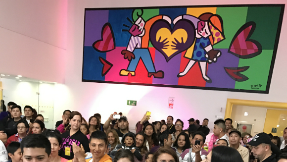 Mexico spreads love with the Longest hug relay | Guinness World Records