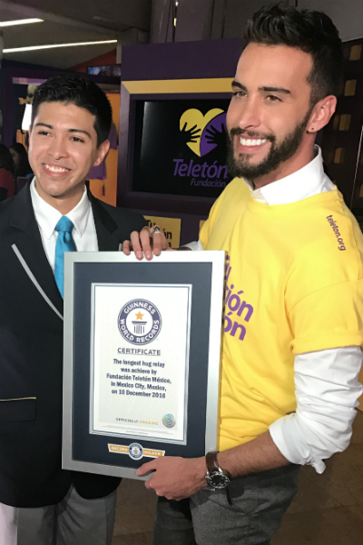Mexico spreads love with the Longest hug relay | Guinness World Records