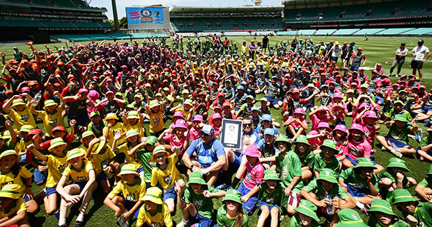 Aussie cricket team coach Darren Lehmann leads 488 kids in record ...