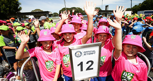 Aussie cricket team coach Darren Lehmann leads 488 kids in record ...
