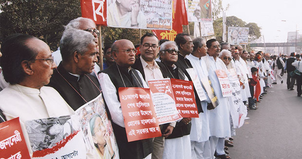 Video: 173 scuba divers create the longest human chain underwater ...