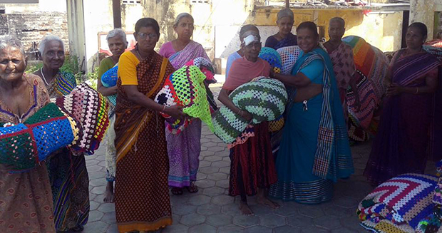 Indian women make largest crochet blanket ever then donate it to ...