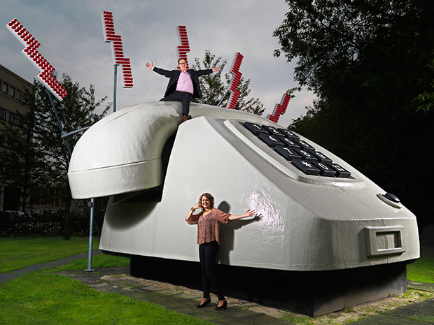 Video Classics: You'll need a crane to make a call on the world's ...