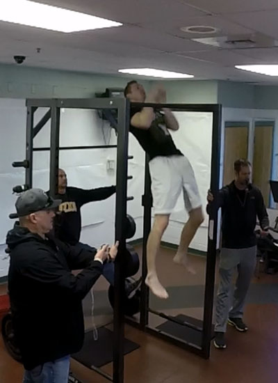 Video: Ninja Warrior hopeful breaks record for most clap pull ups in a ...