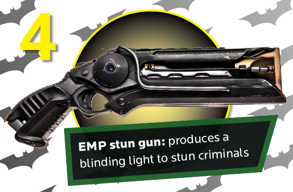 Video: Batman cosplay suit with 23 functioning gadgets earns owner ...