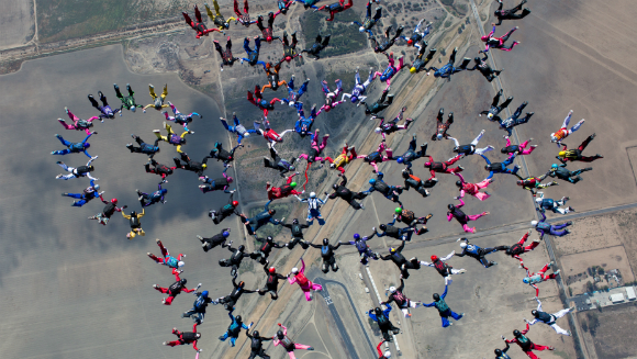 Classics: Watch International group of female skydivers set spectacular ...