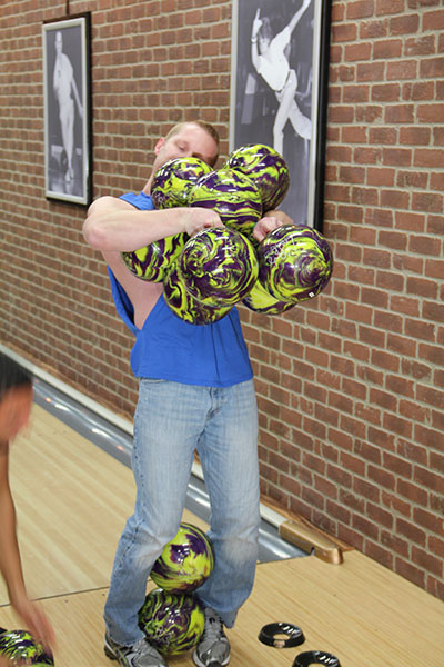 Video: Watch American man attempt to hold 13 bowling balls at same time ...