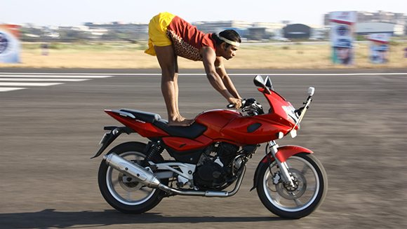 Video Classics: Indian teacher sets record performing yoga on moving ...