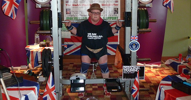 Video Classics: Dutch strongwoman smashes squat lifting record ...