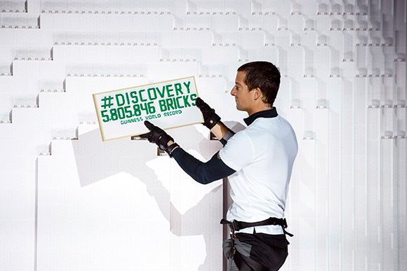 Land Rover sets Largest Lego sculpture world record with incredible ...