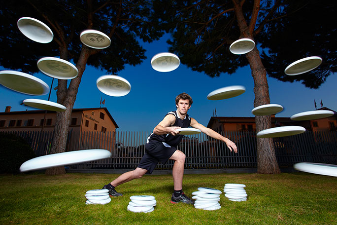 Watch American Ultimate Disc League player score six frisbee trick shot ...