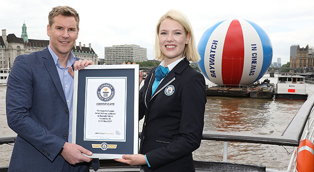 Paramount Pictures sets largest inflatable beach ball record for ...