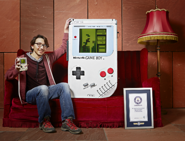 Video: World's largest Game Boy enters Guinness World Records Gamer's ...