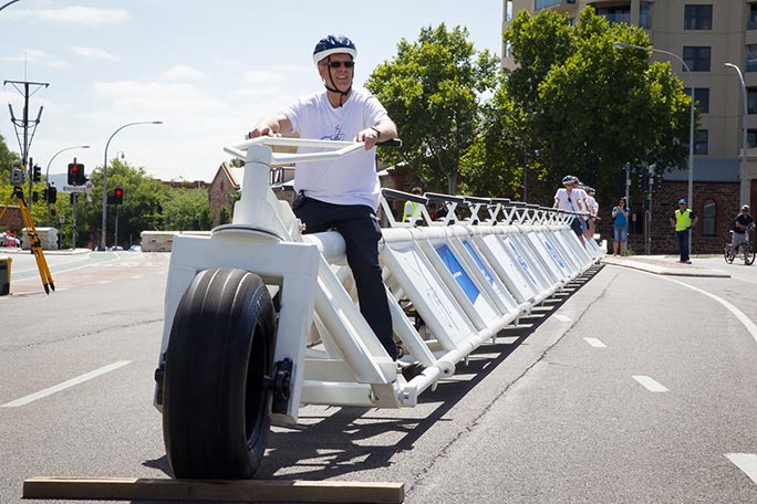 Video classics: Seven riders attempt to ride world’s longest bicycle ...