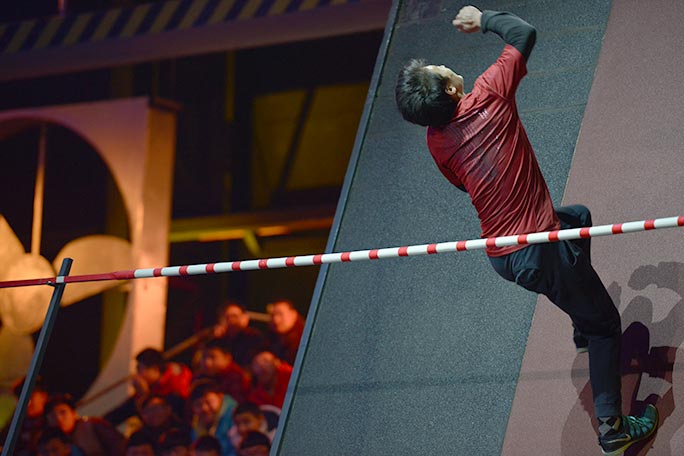 Parkour pros go head-to-head for highest wall-assisted backflip record ...