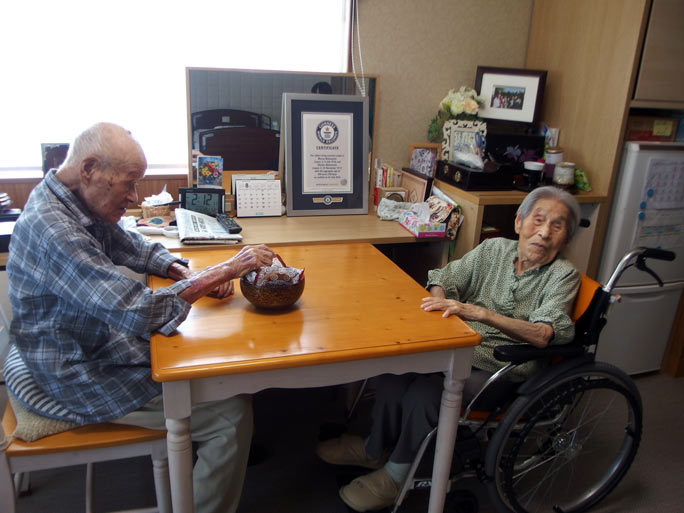Couple together for 80 years with combined age of 208 set oldest living ...