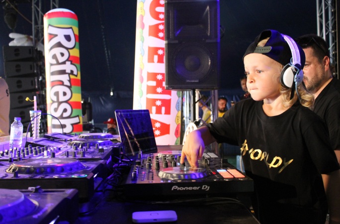 Four-year-old music sensation becomes the world's youngest club DJ and ...