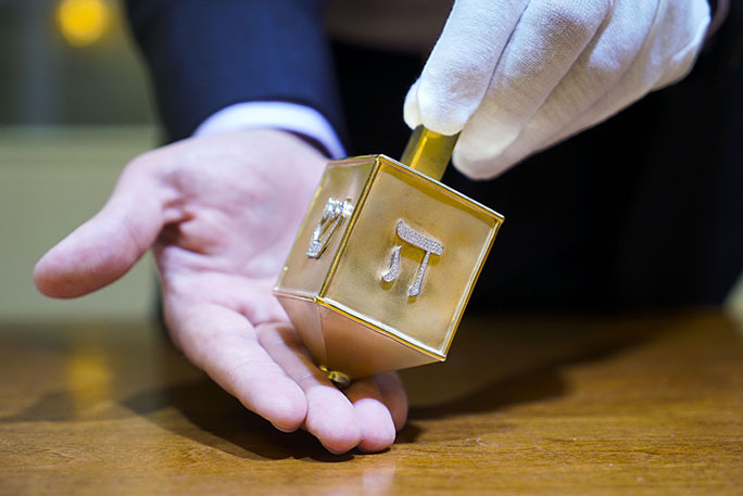 New York City jewelers create the world’s most valuable dreidel ...