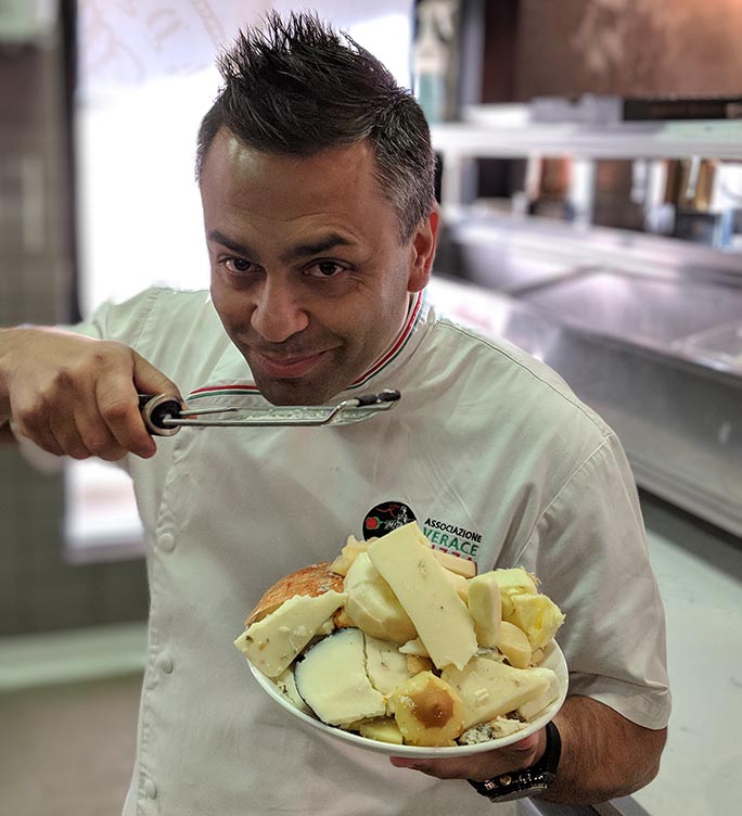 Check out the cheesiest pizza ever topped with a mouth-watering 154 ...