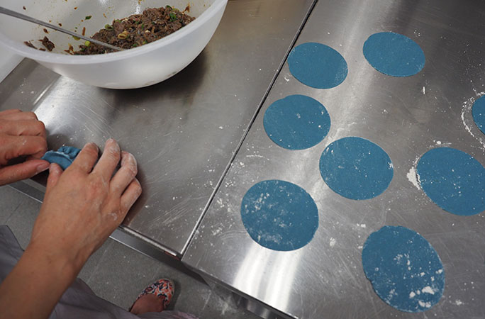 See what's inside the world's most expensive dim sum - and yes it's ...