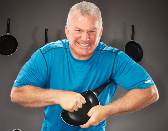 Video: German strongwoman can ROLL UP frying pans | Guinness World Records